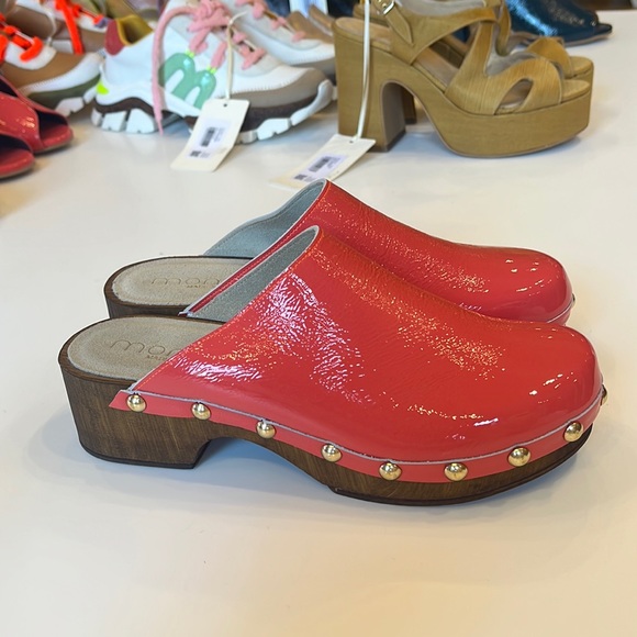 Momoni | Shoes | Momoni Pink Patent Leather Clogs With Wooden Platform ...